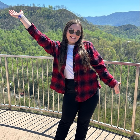 Lexi's Closet (@leximyers27) | Poshmark